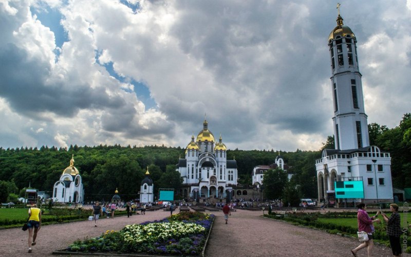 Зарваницький духовний центр, Зарваниця - Світ Карпат